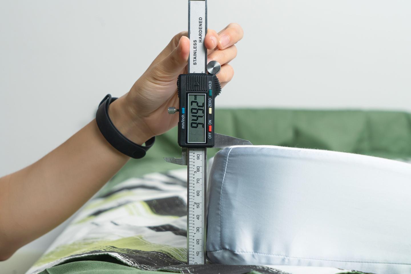 枕头枕头如何选？价格100-400元之间，睡眠博士|亚朵|7C|翼眠|躺岛六款枕头横评，哪款才更值得入手？