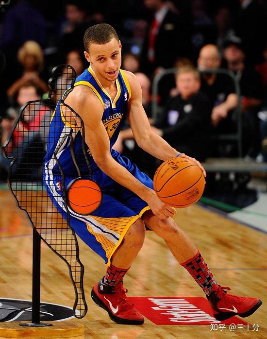 跟着球鞋回顾史蒂芬-库里不可思议的球员生涯