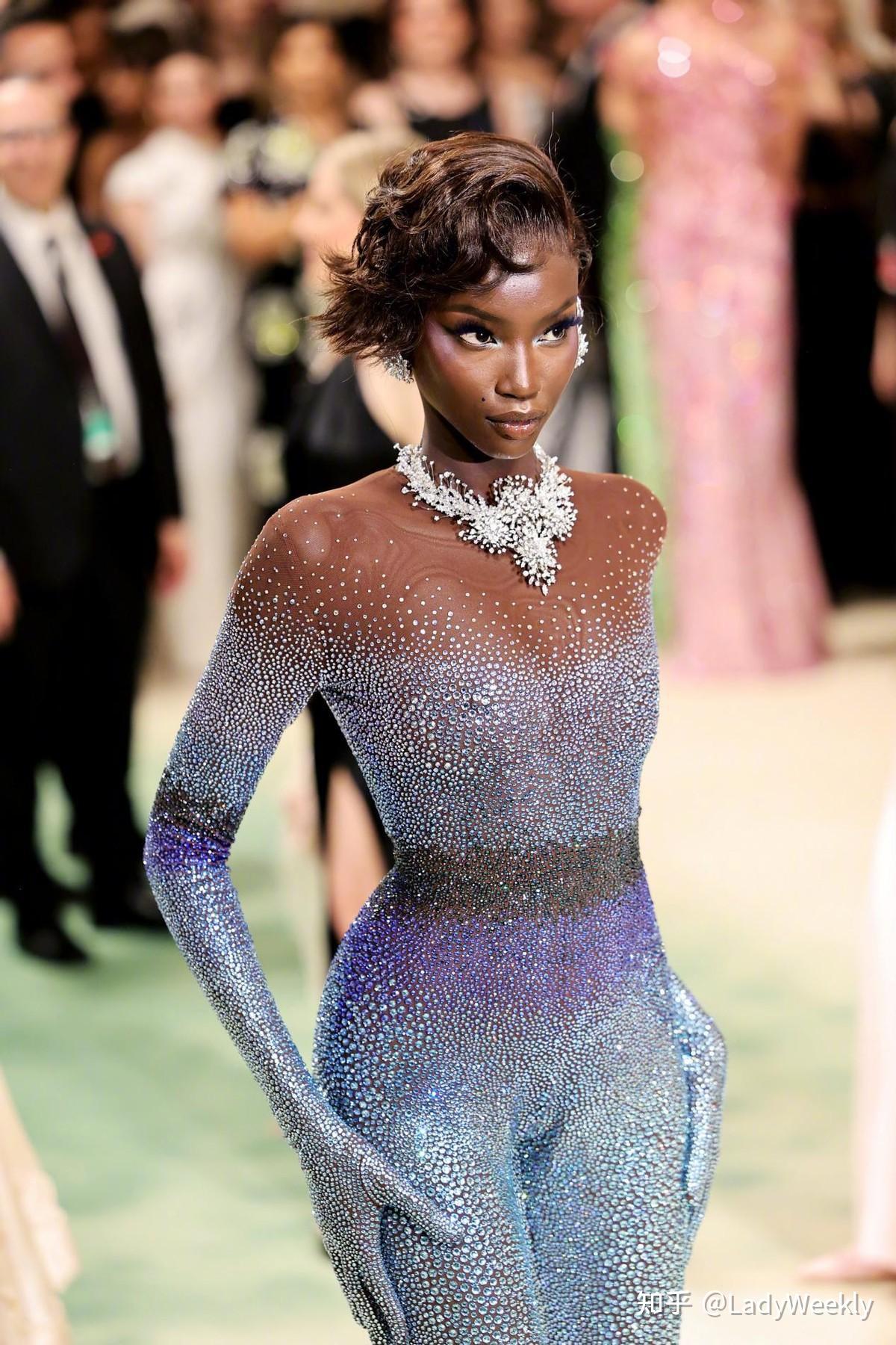 Met Gala 2024高光时刻：黑人超模Anok Yai，水晶海妖的梦幻降临 - 知乎