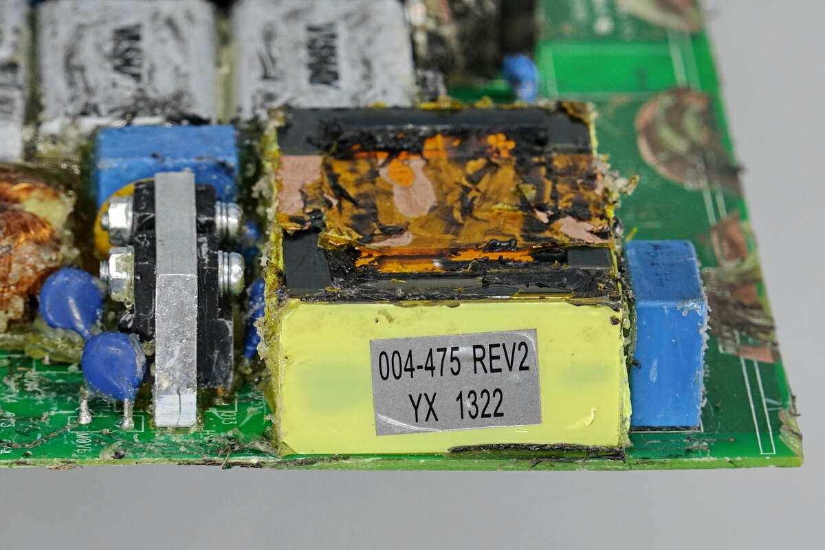 拆解报告：APsystems昱能250W光伏并网微逆变器YC240 - 知乎