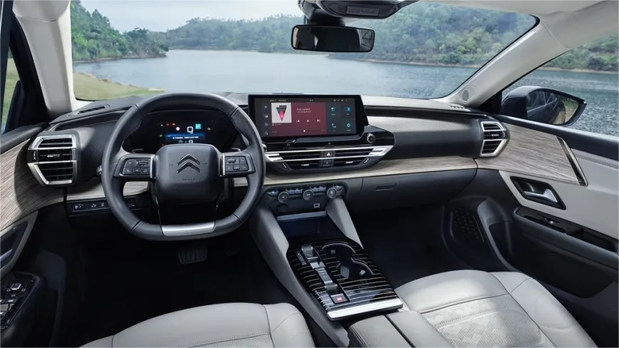 特点鲜明的跨界车 凡尔赛C5X售价14.37万起 - 知乎