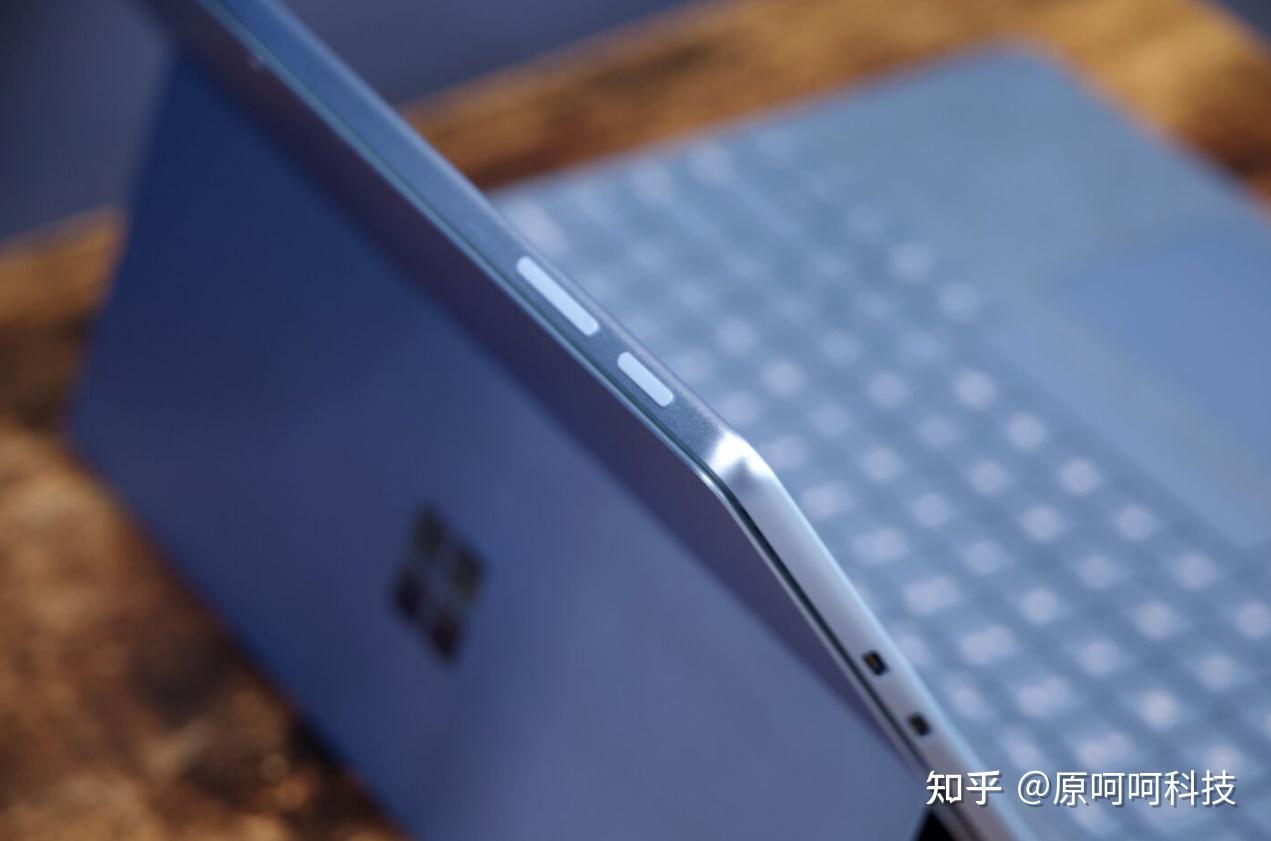 轻巧便携！微软Surface Pro 9评测：颜值性能均优，开年选它准没错