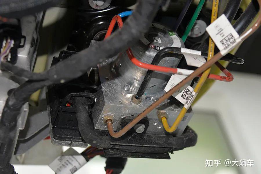 小米SU7 Ultra拆车：国产顶尖堆料！为什么性能稍逊特斯拉？ - 知乎