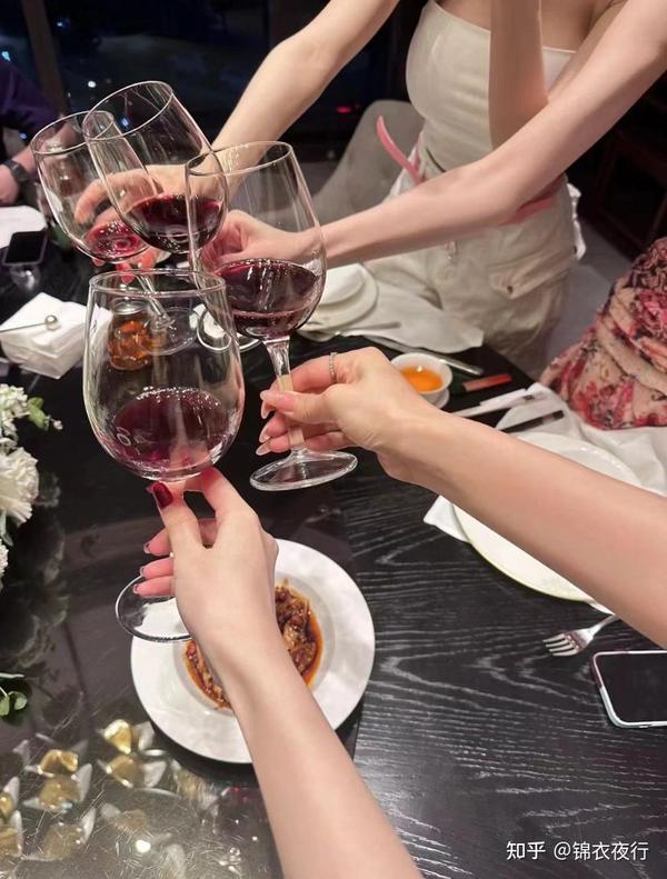 为什么不推荐女生去夜场上班 知乎