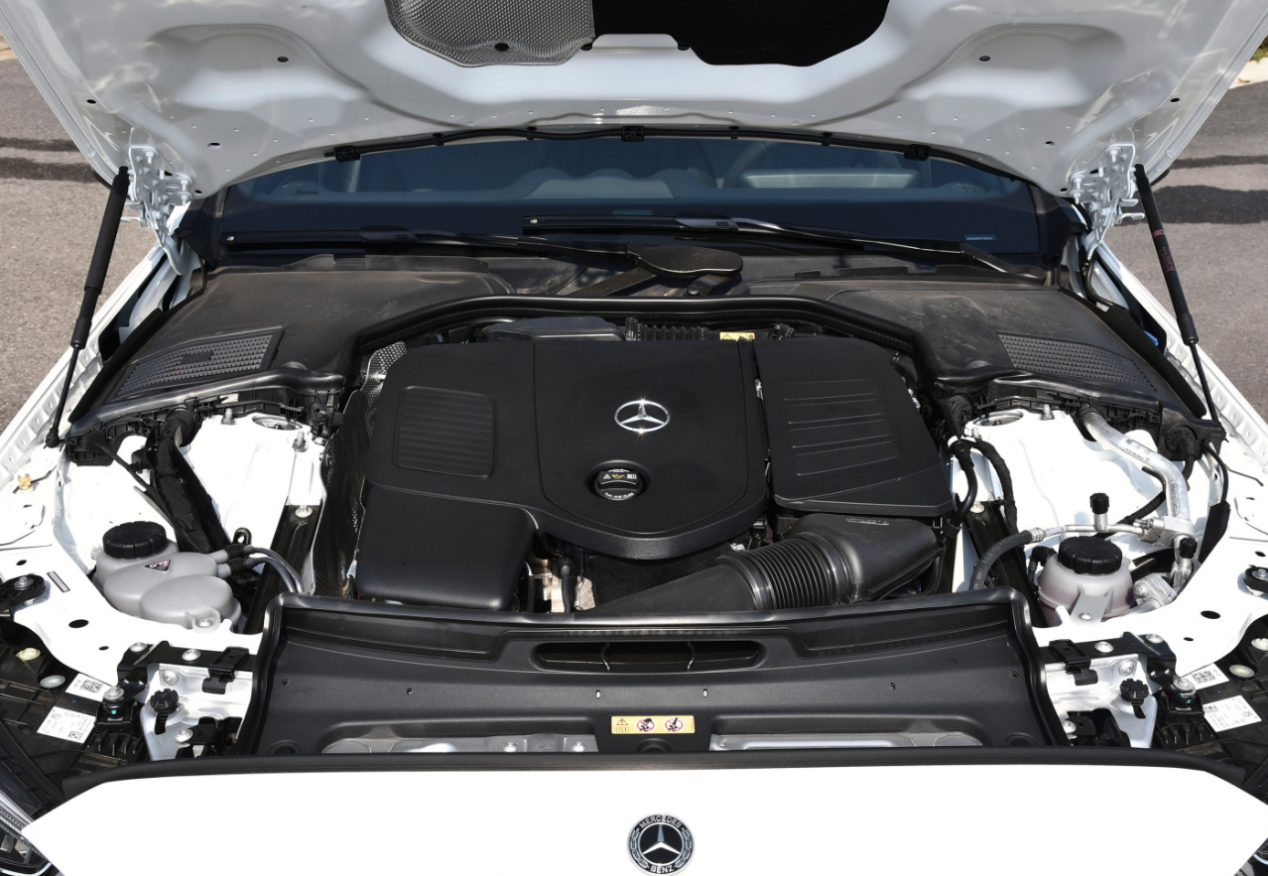 德系豪华品牌经典斗争？奥迪A4L对比奔驰C级该如何选择 - 知乎