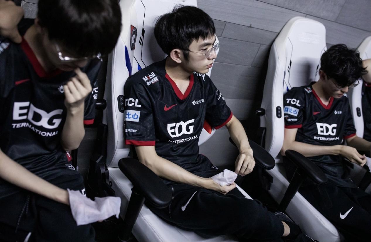 EDG输不起？与V5一战没让厂长首发，实在看不懂EDG的想法！ - 知乎