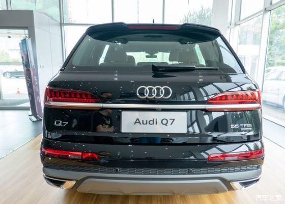 2020款奥迪Q7实车到店，车长5067mm，3.0T轰出340马力，配8AT！ - 知乎