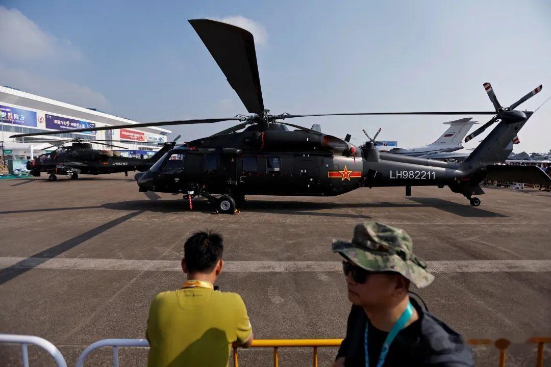 我国新型Z-20T攻击直升机挑战美国MH-60L DAP：为特种作战部队打造的战术利器 - 知乎