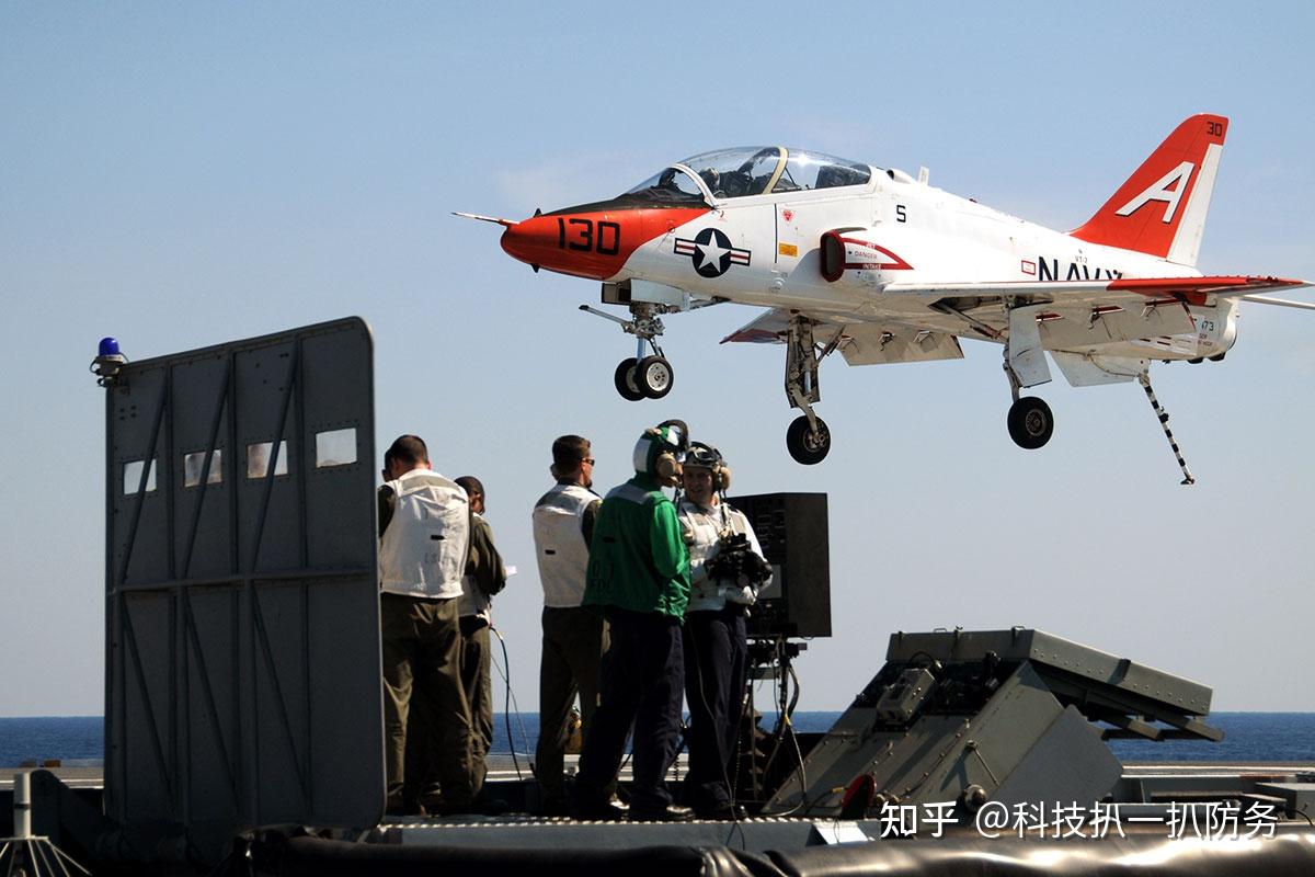 美军T45教练机，由波音等公司研发，担负舰载飞行员培养重任！ - 知乎