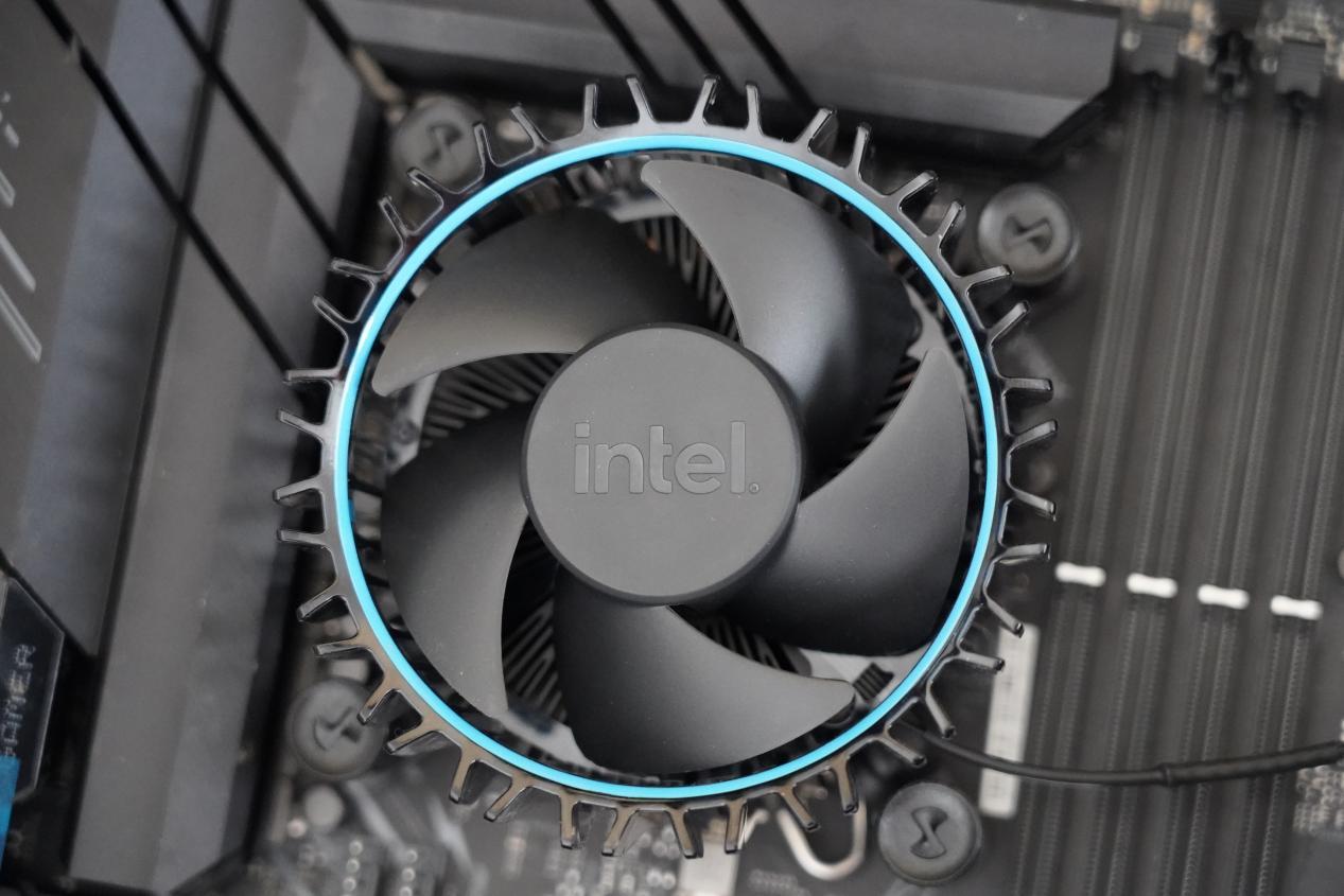 45W功耗？超越10代i7的性能，i5-12400F成新一代神U - 知乎